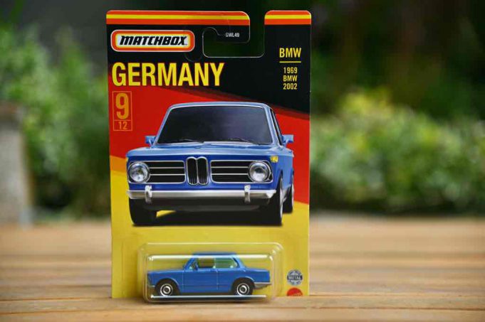 Matchbox Germany 2021: 2/12 1990 VW Transporter Crew Car, 9/12 1969 BMW ...